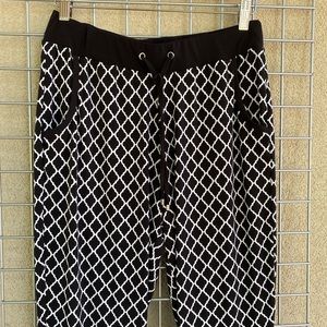 Jones New York | Pants & Jumpsuits | Diamond Pattern Mid Rise Capri ...